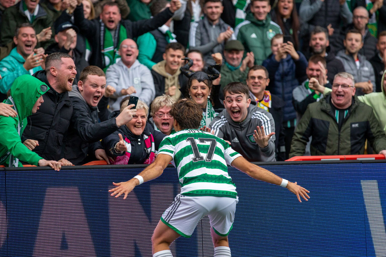 ‘Should Not Be Doing That’ - Alan Hutton Unhappy With Celtic’s Jota ...