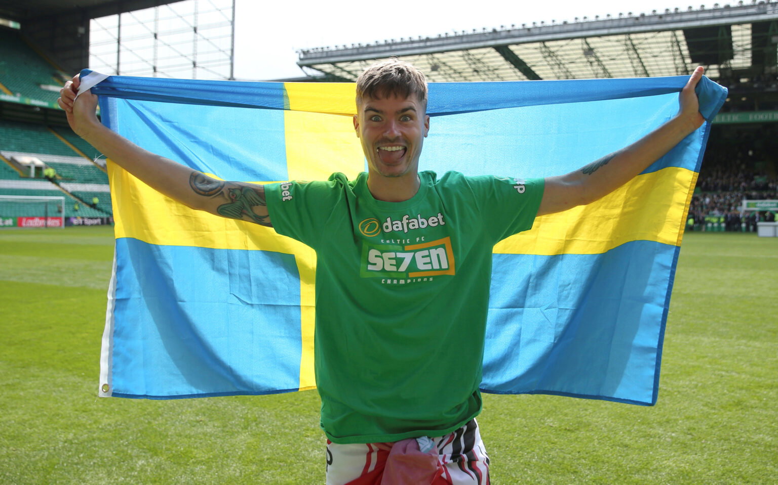 Mikael Lustig Set To Pull On The Hoops One More Time | Latest Celtic News