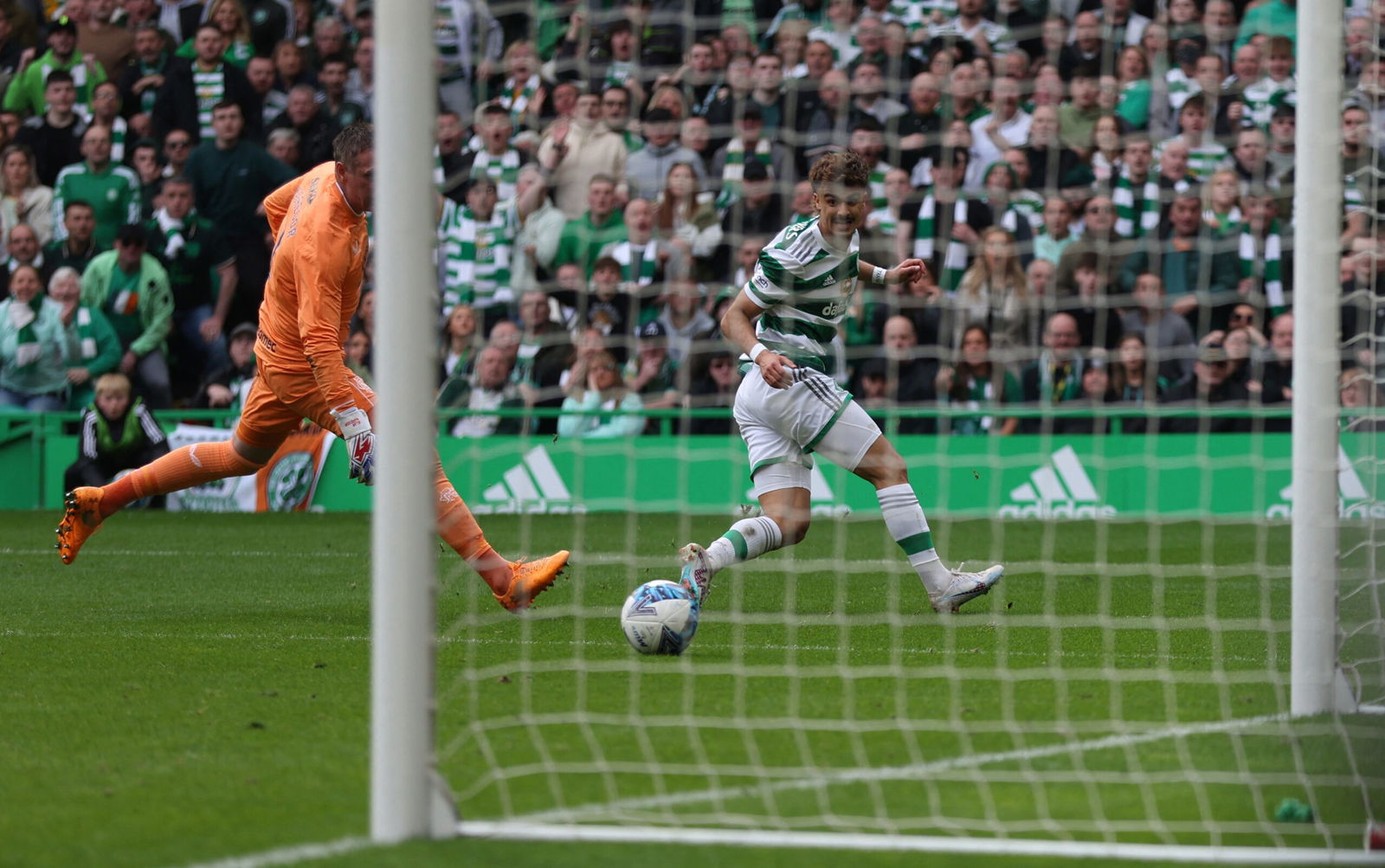 Video: Unseen Footage As Allan McGregor Taunted By Celtic Ball Bhoys ...