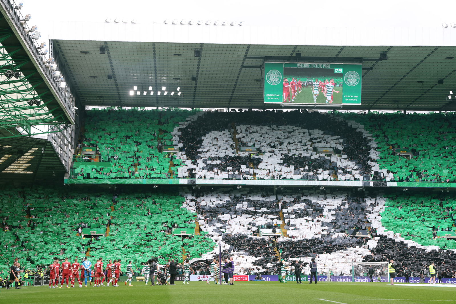 Watch: The Moment The Celtic Players Entered The Pitch To Iconic Tifo ...