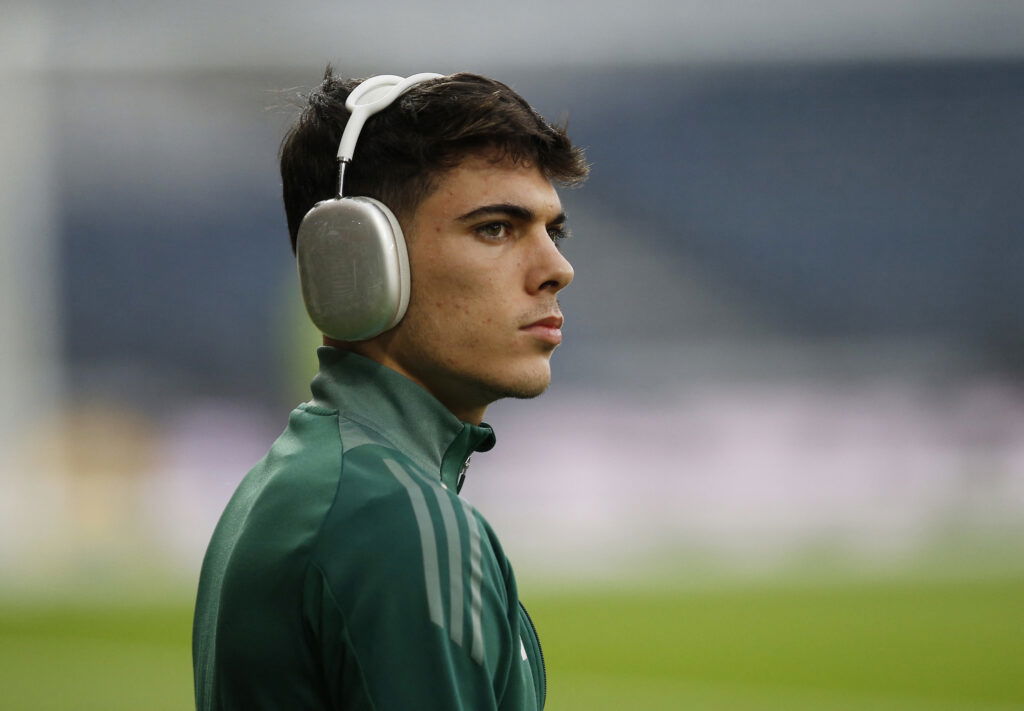 Report: Hansi Flick Eyes Early Alex Valle Return Amid Left-Back Crisis ...