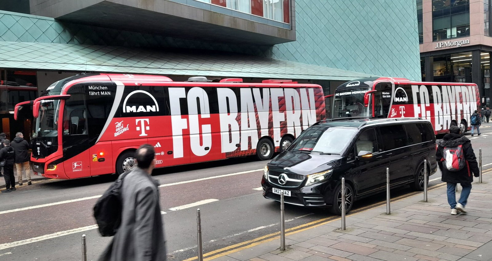 Bayern Bus Spotted In Glasgow; Riding In Style | Latest Celtic News