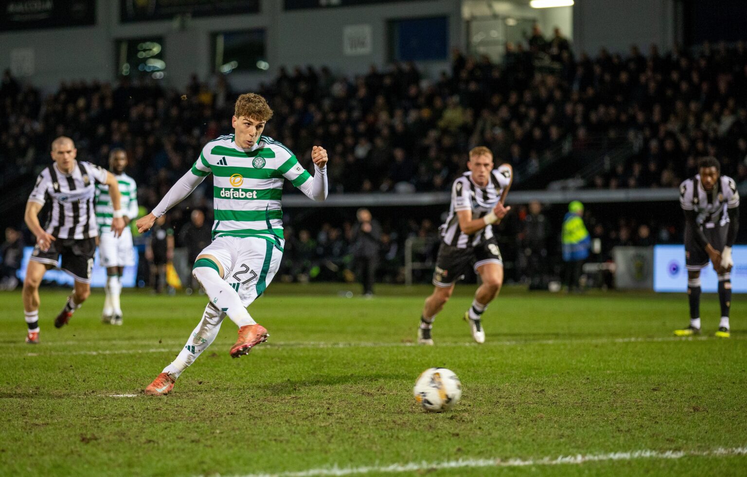 ‘Mind The Gap’ – Chris Sutton Reacts As Celtic Punish Rangers Slip-Up ...