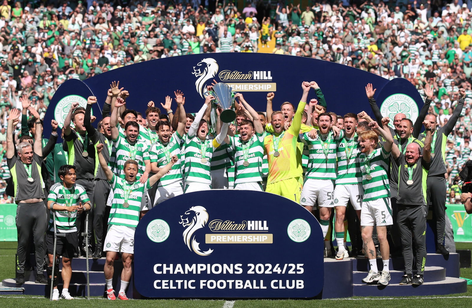 Celtic Celebrate 55th League Title With Minecraft Tribute | Latest ...