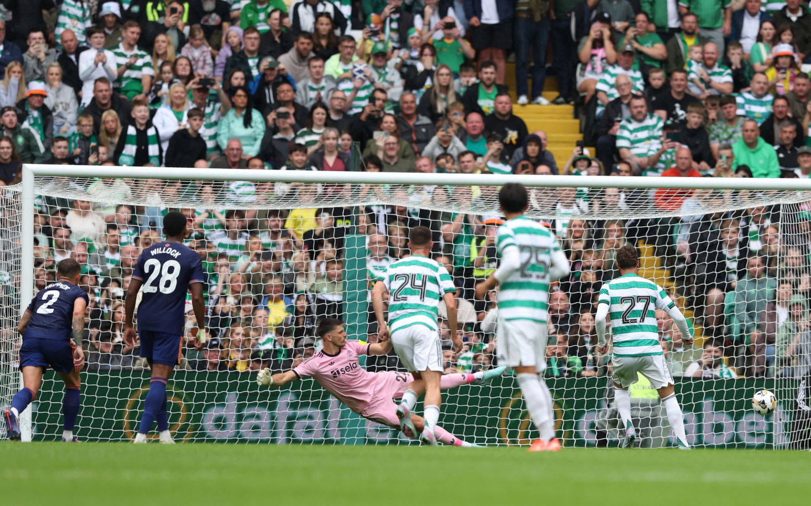 Celtic Crush Newcastle 4-0 To Lift Adidas Trophy | Latest Celtic News