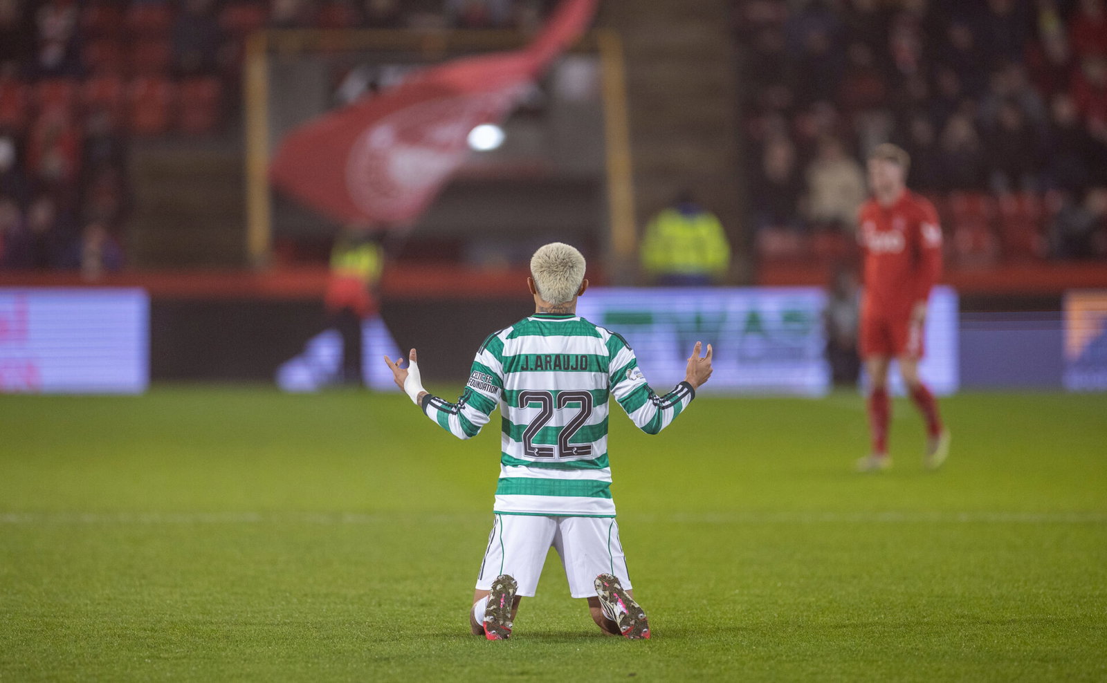 Julian Araujo Sends Brilliant Celtic Reminder | Latest Celtic News